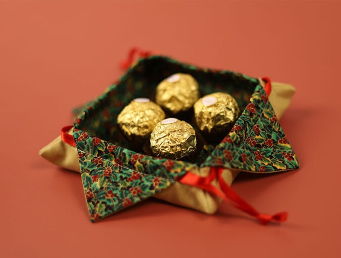 Quick And Easy Petal Drawstring Gift Bag ⋆ Hello Sewing