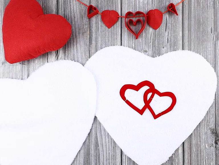 How To Make A Heart Pillow - VIDEO And FREE Pattern ⋆ Hello Sewing