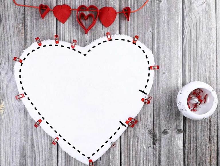 How To Make A Heart Pillow - VIDEO And FREE Pattern ⋆ Hello Sewing
