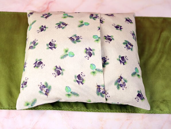 How To Make An Envelope Pillow Case In *JUST* 10 Minutes ⋆ Hello Sewing