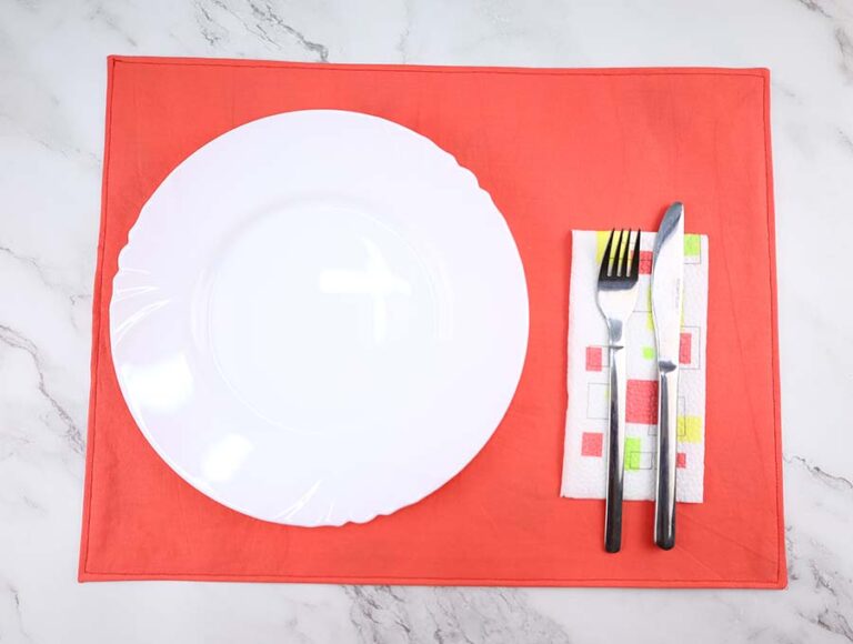 How To Make Placemats - Reversible DIY Placemat Tutorial ⋆ Hello Sewing