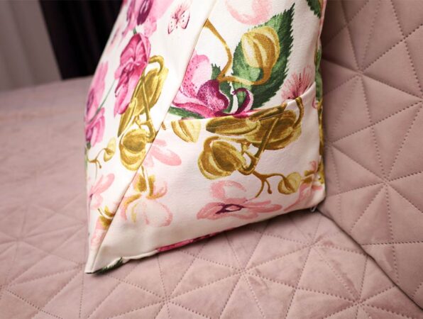 DIY Triangular Wedge Pillow For Keeping Your Body At Higher Angle ⋆ ...