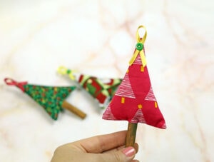 DIY Cinnamon Stick Christmas Tree Favors / Decoration ⋆ Hello Sewing