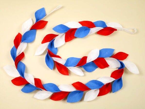 DIY Felt Leaf Garland With FREE Pattern ⋆ Hello Sewing