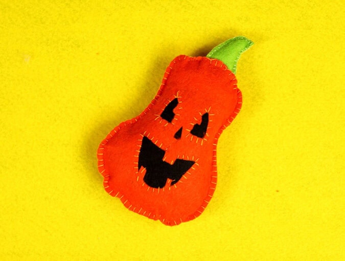DIY Felt Pumpkin (with A Free Pattern) [VIDEO] ⋆ Hello Sewing
