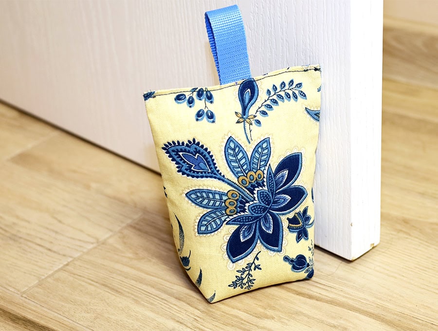 DIY Door Stopper // Easy Door Stopper Sewing Pattern ⋆ Hello Sewing