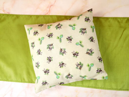 How To Make An Envelope Pillow Case In *JUST* 10 Minutes ⋆ Hello Sewing