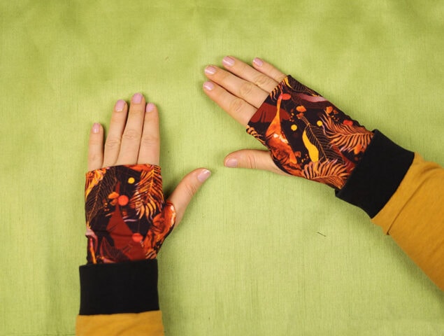 DIY Fingerless Gloves In 10 Minutes ⋆ Hello Sewing