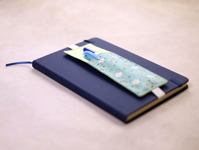 DIY Pen Holder Bookmark For ANY Notebook, Journal, Book Or Binder ⋆ Hello Sewing