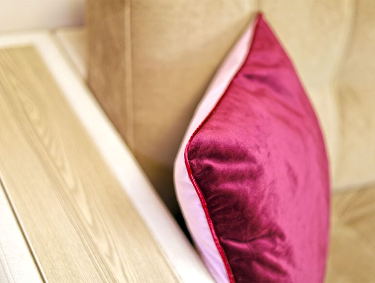 DIY Pillow Cover With Piping And Zipper // Zippered Pillow With Piping ...