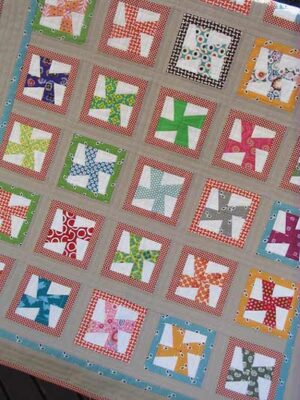 18+ Pinwheel Quilt Patterns ⋆ Hello Sewing