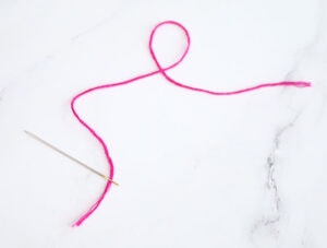 How To Thread A Needle And Tie A Knot ⋆ Hello Sewing