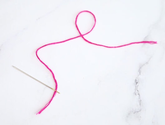 How To Thread A Needle And Tie A Knot ⋆ Hello Sewing