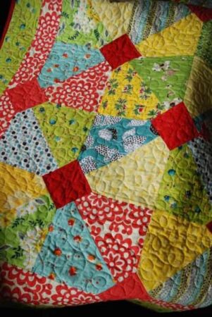 Free Charm Pack Quilt Patterns ⋆ Hello Sewing