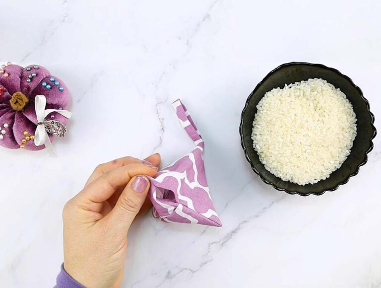 DIY Sewing Pattern Weights / Easy Triangular Fabric Weights (VIDEO) ⋆ ...