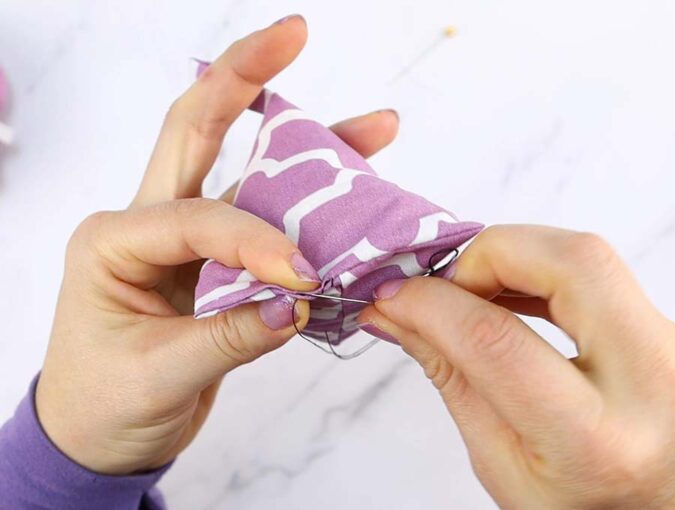 DIY Sewing Pattern Weights / Easy Triangular Fabric Weights (VIDEO) ⋆ ...