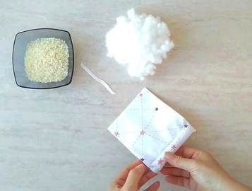 DIY Phone Pillow Stand / Holder Tutorial (+ FREE Pattern) ⋆ Hello Sewing