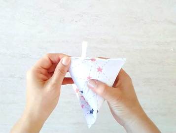 DIY Phone Pillow Stand / Holder Tutorial (+ FREE Pattern) ⋆ Hello Sewing