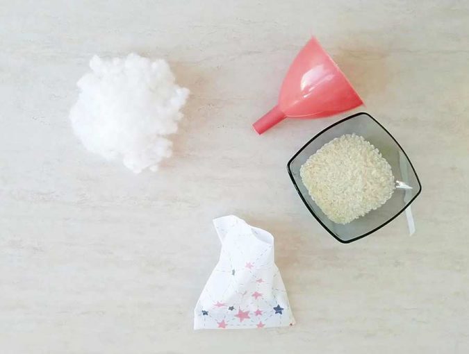 DIY Phone Pillow Stand / Holder Tutorial (+ FREE Pattern) ⋆ Hello Sewing