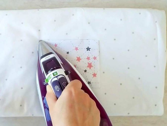 DIY Phone Pillow Stand / Holder Tutorial (+ FREE Pattern) ⋆ Hello Sewing