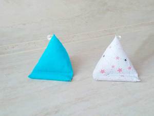 DIY Phone Pillow Stand / Holder Tutorial (+ FREE Pattern) ⋆ Hello Sewing