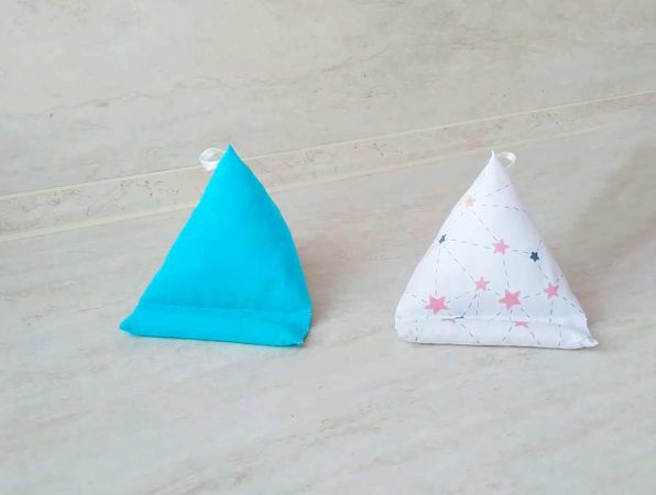 DIY Phone Pillow Stand / Holder Tutorial (+ FREE Pattern) ⋆ Hello Sewing