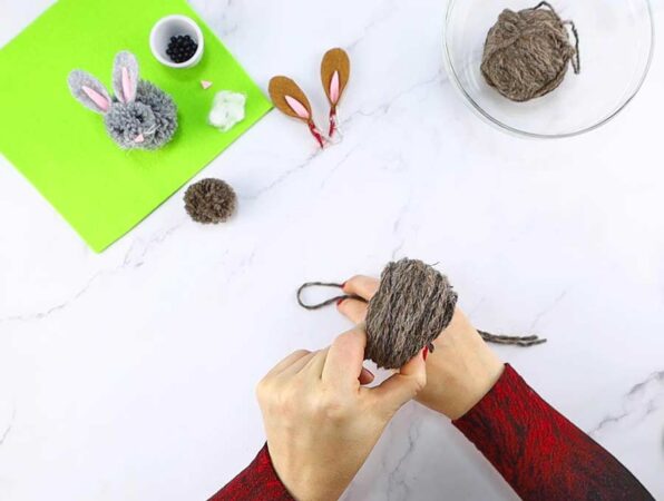 How To Make A Pom Pom Bunny (VIDEO) + Free Pattern ⋆ Hello Sewing
