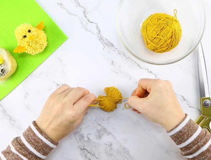 How To Make Pom Pom Chicks Using Your Fingers ⋆ Hello Sewing