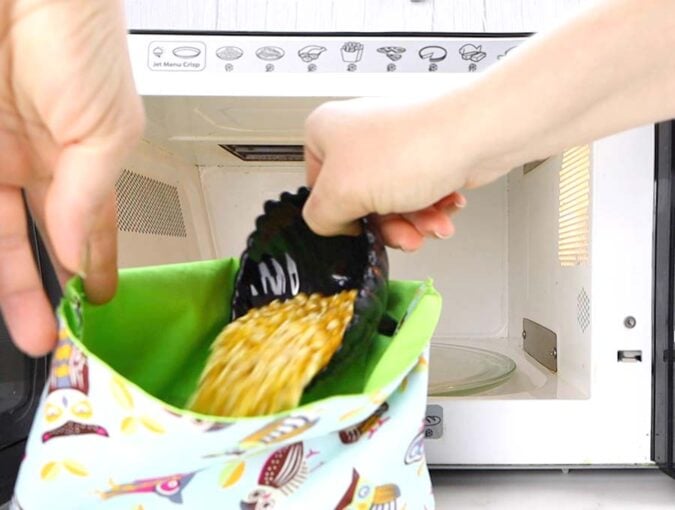 DIY Reusable Microwave Popcorn Bag (VIDEO) ⋆ Hello Sewing