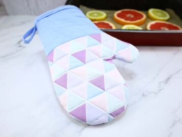 How To Make An Oven Mitt - FREE Pattern And VIDEO ⋆ Hello Sewing
