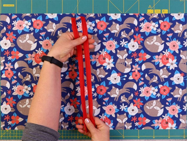 DIY Collapsible Shoe Bag For Travel // 10-Minute Lay Flat Shoe Storage ...