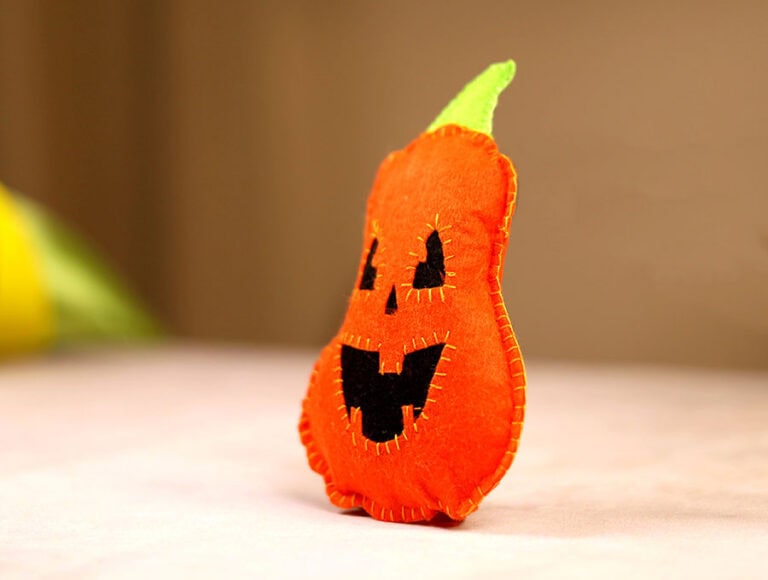 DIY Felt Pumpkin (with A Free Pattern) [VIDEO] ⋆ Hello Sewing