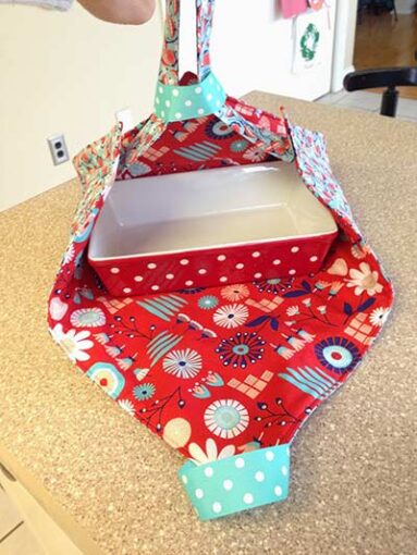 12+ Casserole Carrier Patterns And Tutorials For Your Next Potluck ⋆ Hello Sewing