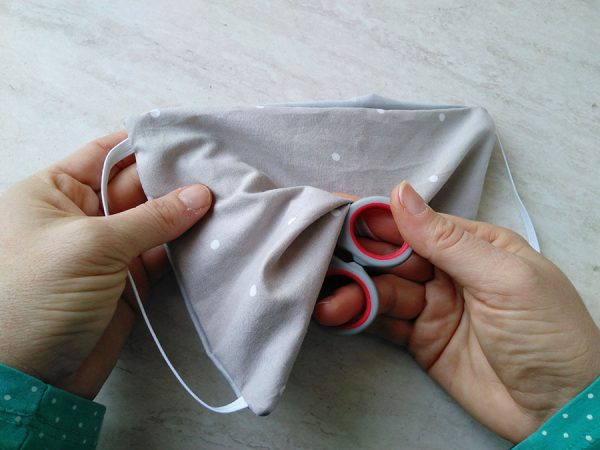 DIY Surgical Face Mask In 5 Minutes [Tutorial + VIDEO]