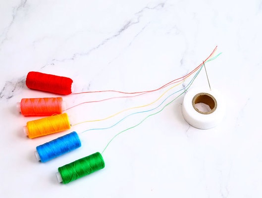 How To Thread A Needle And Tie A Knot ⋆ Hello Sewing