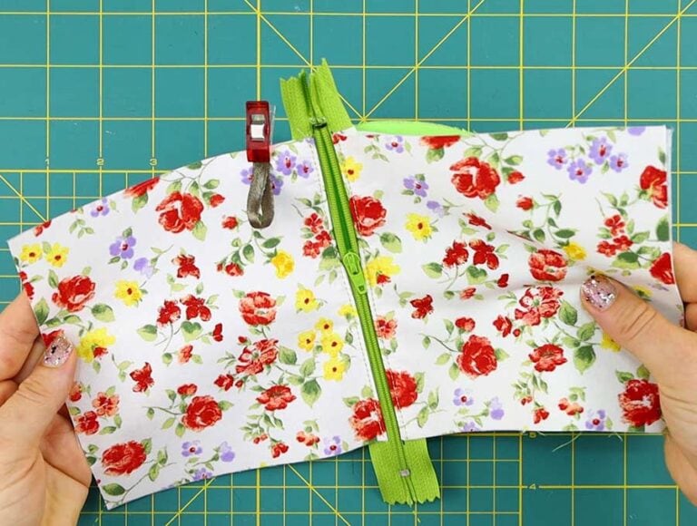 DIY Triangle Coin Purse Pattern With NO Exposed Seams ⋆ Hello Sewing