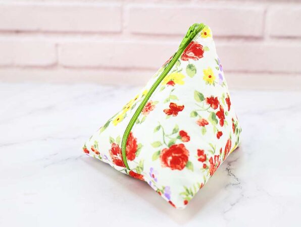DIY Triangle Coin Purse Pattern With NO Exposed Seams ⋆ Hello Sewing