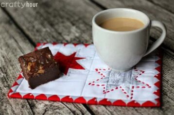 12+ Free Mug Rug Patterns To Snack In Style ⋆ Hello Sewing