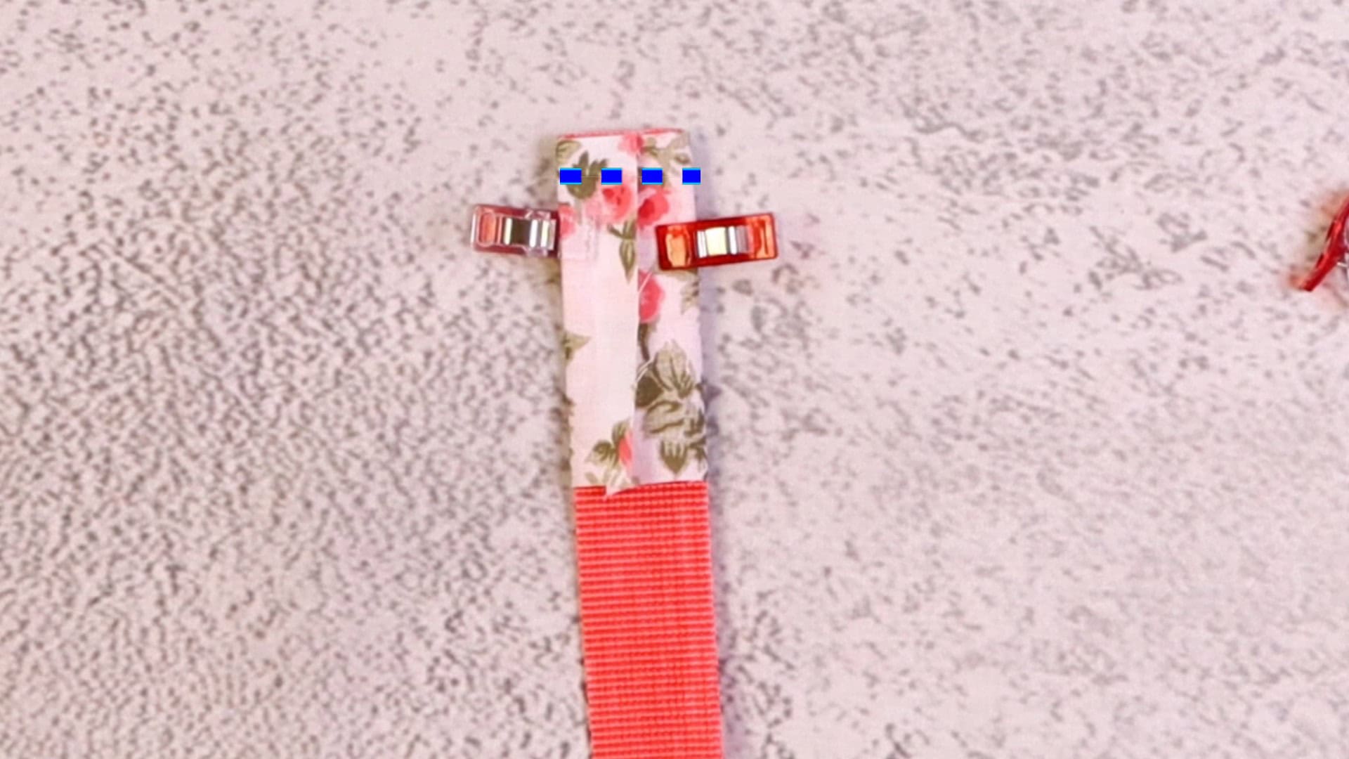 DIY Wristlet Keychain With Lobster Clasp // Easy Method ⋆ Hello Sewing