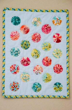 Yo-yo Quilt Projects And Ideas ⋆ Hello Sewing