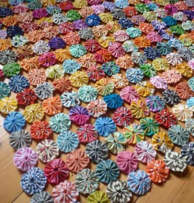 Yo-yo Quilt Projects And Ideas ⋆ Hello Sewing