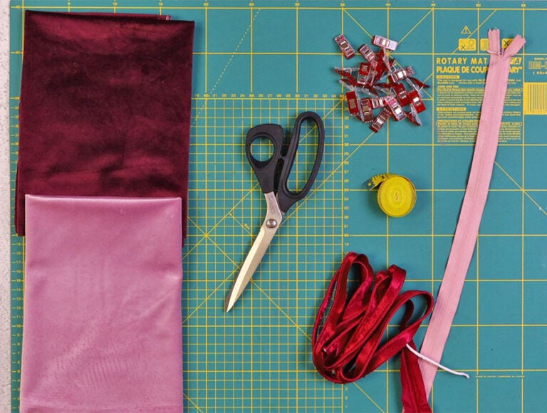 DIY Pillow Cover With Piping And Zipper // Zippered Pillow With Piping ...